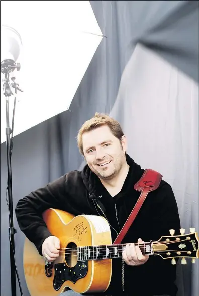 Larry Foley does duet with late grandfathe­r - PressReader