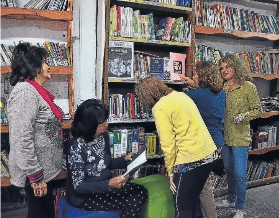 Una valija llena de libros - PressReader