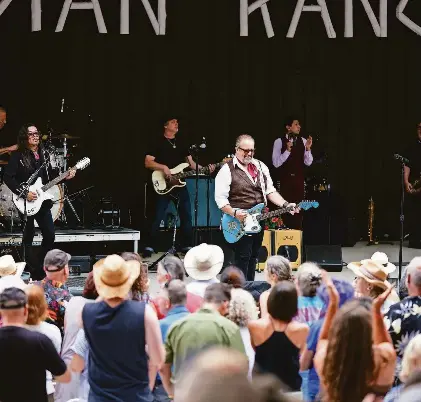 Indian Ranch fans sad at death of Mavericks singer Raol Malo - PressReader