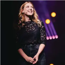 Laura Laune enflamme le théâtre de Champagne - PressReader