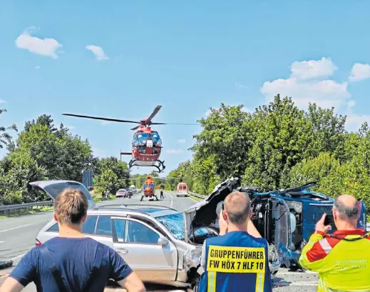 Acht Verletzte nach schwerem Unfall - PressReader