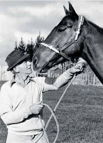 Kiwi statue under starter’s orders - PressReader