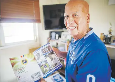 A sus 76 años, Johnny Ramos es uno de los escuchas de mayor antigüedad ...