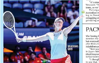 Dominant Swiatek sends Poland into quarterfin­als - PressReader