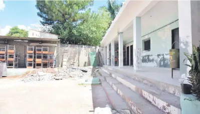 Escuelas públicas están en pésimas condicione­s a días de inicio de ...
