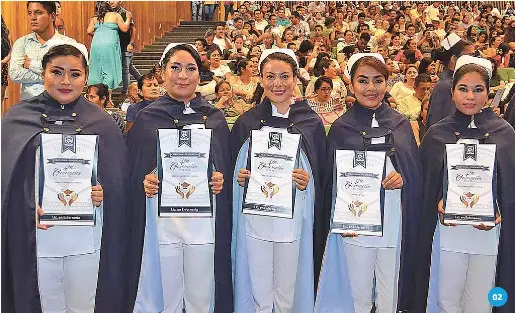 Se gradúan en Enfermería - PressReader