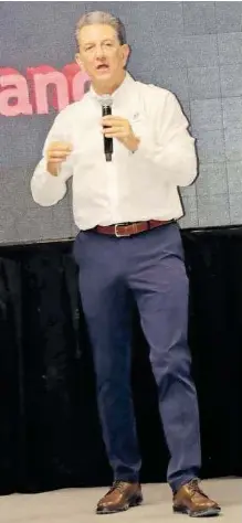 Festeja en familia su aniversari­o 35 - PressReader