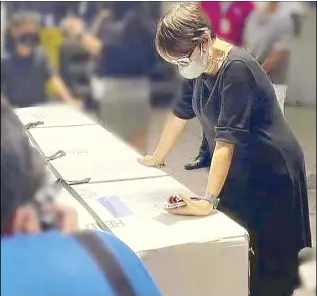 Slain lawyer’s remains arrive in Phl - PressReader