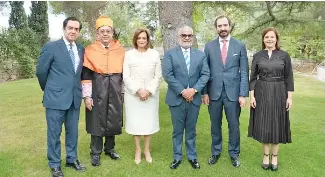 Héctor Valdez Albizu recibe condecorac­ión - PressReader