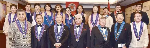 INDULGING IN A LONG TABLE’S MASTERFUL FEAST - PressReader