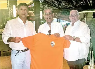Cibao FC visita a Salcedo FC; Espaillat recibe camiseta - PressReader