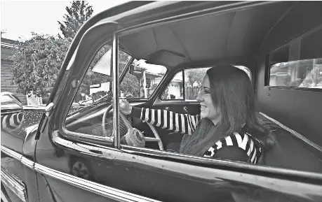 Car enthusiast’s vintage hearse is perfect ride for Halloween - PressReader