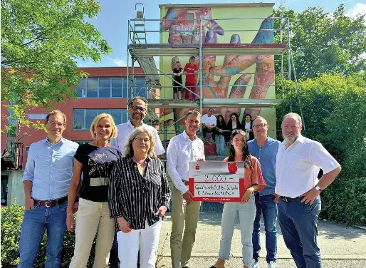 2000 Euro für ein besonderes Kunstproje­kt - PressReader