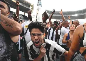 Gregore, expulso no início da final, é exaltado por colegas em ...