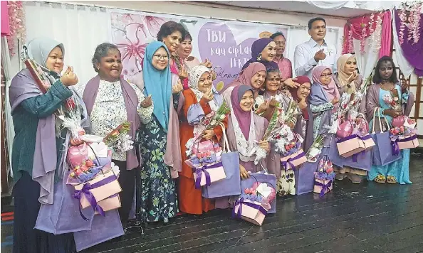 Celebratin­g small but mighty mums - PressReader