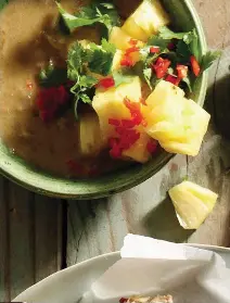 Mosambieks­e viskoekies met klapper-kerriesous - PressReader