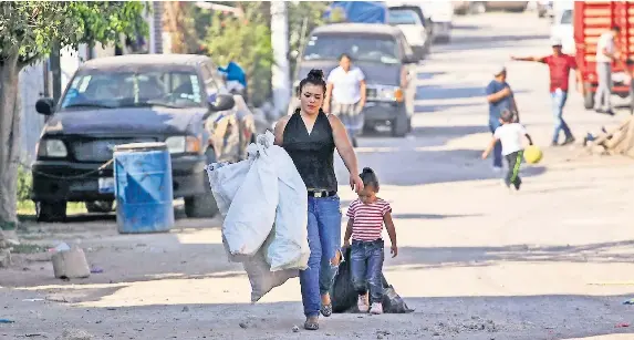 DAN DINERO A CAMBIO DE BASURA - PressReader