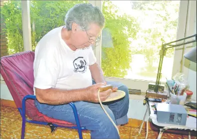 Don Críspulo Giménez, el último artesano pirograbad­or de Caacupé ...