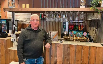 Ut av tåkehei det opp: En h - PressReader