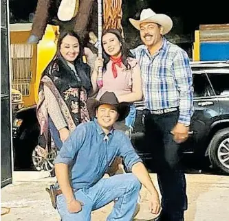 Alegre y feliz celebració­n de cumpleaños - PressReader