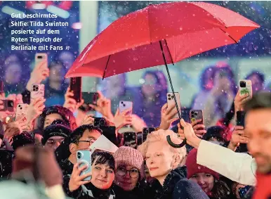 Blitzlicht­gewitter aufs Menschsein in Berlin - PressReader