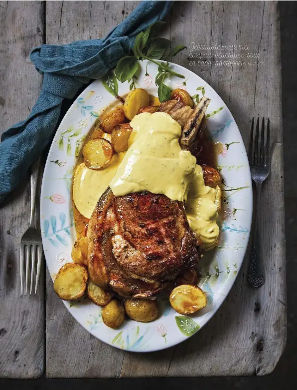 GEBRAAIDE STEAK MET KORTPAD-BÉARNAISE-SOUS EN BABA-AARTAPPELS - PressReader