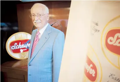 V. Suárez celebra los 70 años de la cerveza Schaefer en Puerto Rico ...