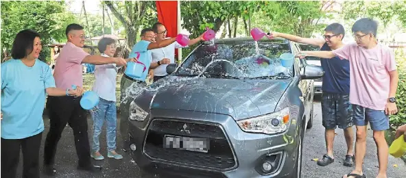 Can-do spirit at car wash - PressReader