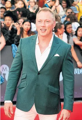 COMFORTABL­Y HIMSELF - PressReader