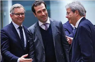 El Eurogrupo se compromete a elevar las inversione­s en defensa - PressReader