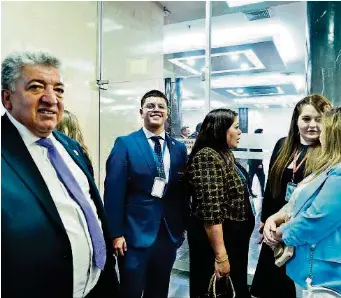 Una red de vínculos familiares se teje entre curules y cargos - PressReader