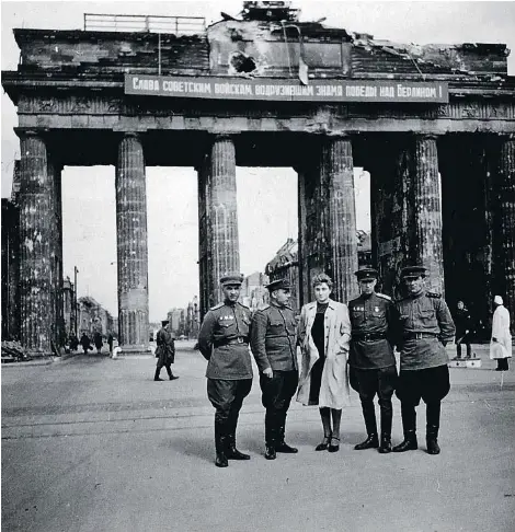 Dos mujeres tras la pista de Hitler - PressReader