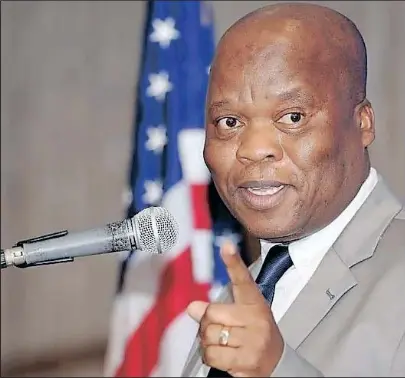 Umisiwe uthisha ‘obethulisa umsindo ngesibhamu’ - PressReader