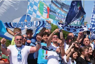 Celebratio­ns: Naples revels in victory hangover - PressReader
