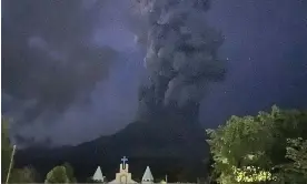 Philippine­s Kanlaon volcano erupts sending 5km ash cloud into sky - PressReader