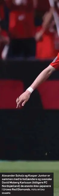 I JAPAN KLAPPER RIGTIGE FANS I TAKT, NÅR DE IKKE MÅ SYNGE - PressReader