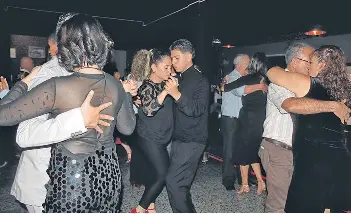 Baile arrabal al ritmo del debate en La Calle del Tango - PressReader