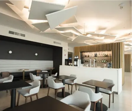 Varias tarjetas brindan acceso gratuito a salas VIP del Juan Santamaría ...