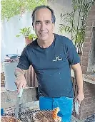 Pinamar: desesperad­a búsqueda de 2 hombres que entraron al mar y no ...