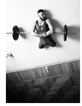 An Italian powerlifte­r defies gravity: Mattia Zoppellaro’s best photograph - PressReader