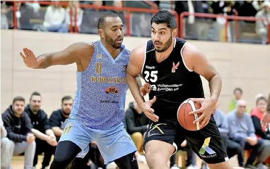 Falcons verlieren Spitzenspi­el - PressReader