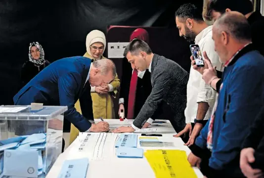 Debacle de Erdogan en las municipale­s turcas - PressReader