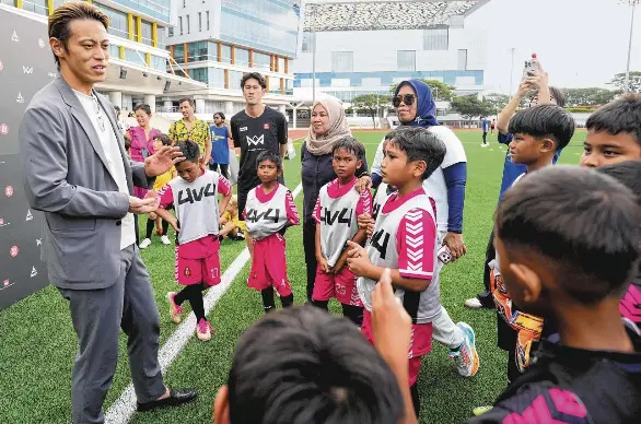 HONDA EYES ROLE IN S’PORE FOOTBALL - PressReader