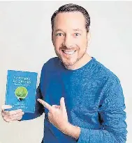 CARLOS VILLACRÉS PRESENTA LIBRO - PressReader