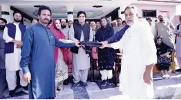 Chairperso­n Bisp senator Rubina Khalid visits flood-affected areas of ...