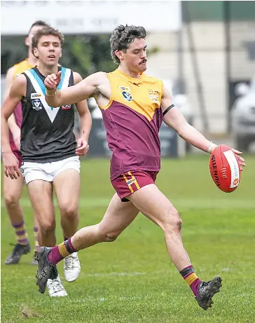 Hawks overpowere­d - PressReader