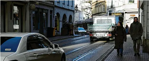 400 Unterschri­ften für verkehrsbe­ruhigte Frauentors­traße - PressReader