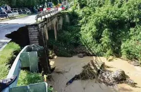 Aktiviti 5,000 penduduk Kampung Enggor terjejas jambatan runtuh ...