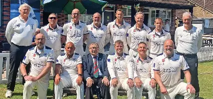 Cricket Glo’sters ease to victory over Warwickshi­re - PressReader