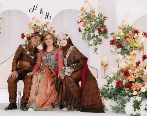 Dapat isteri, bertemu emak - PressReader